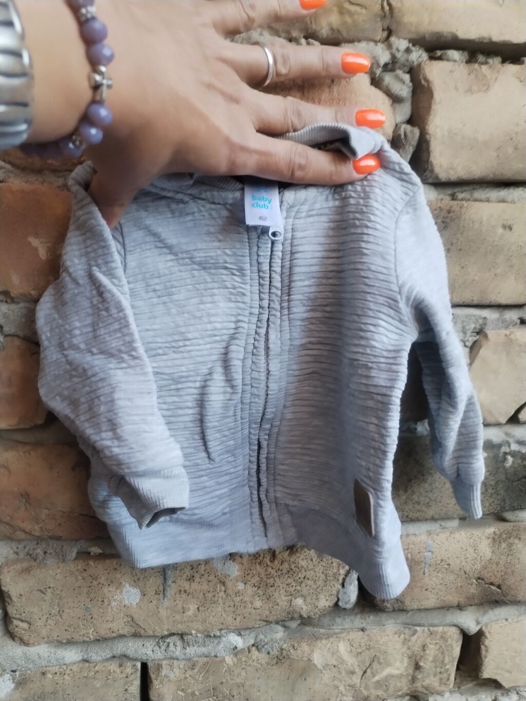 Siva bebi dukserica sa rajsferšlusom – Baby Club, veličina 62. -