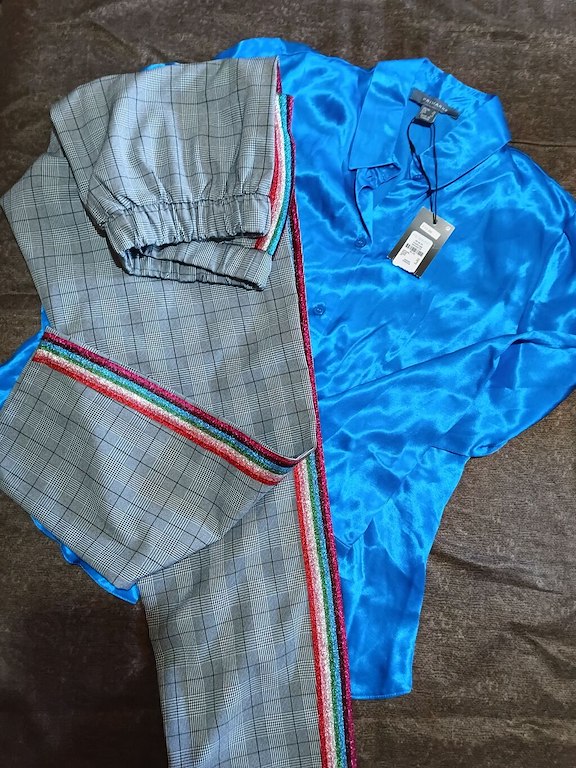 Komplet – satenska košulja + karirane pantalone sa šljokičastim
