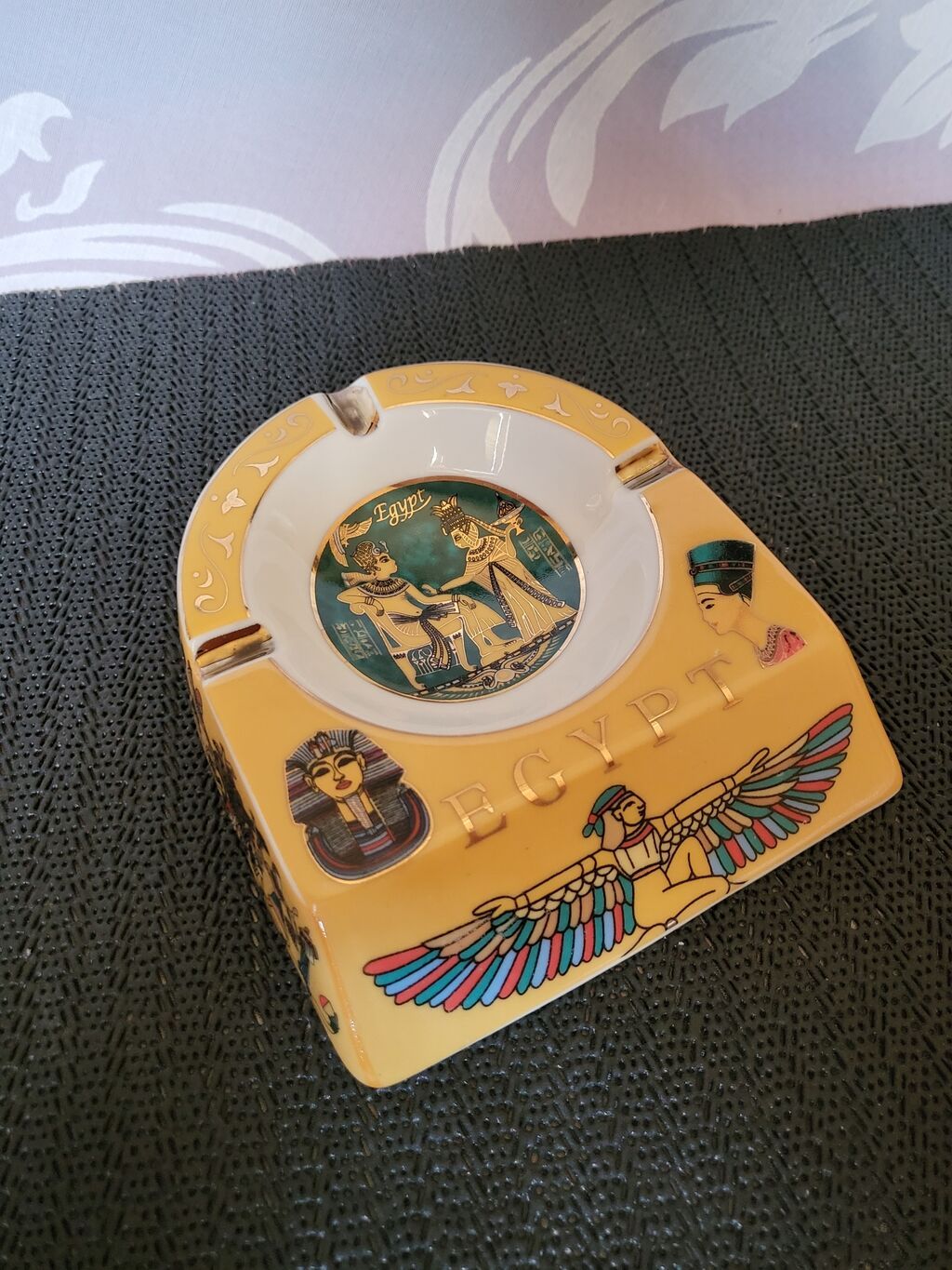 Egipatska nova porcelanska pepeljara. Porcelanska pepeljara