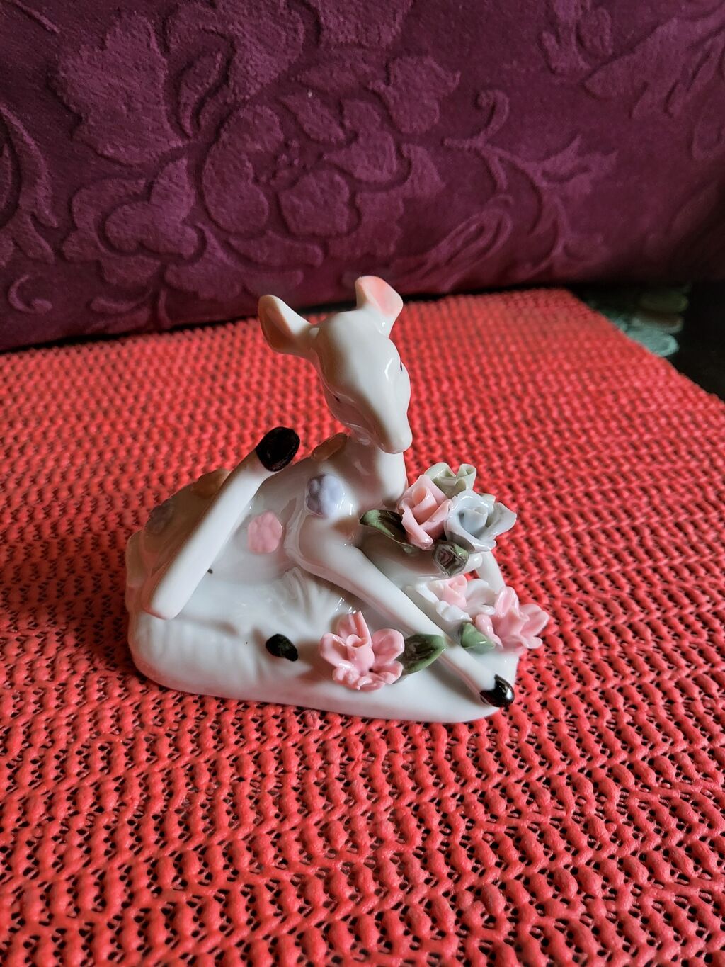 Porcelanska vintaz,nova figura lane. Figura lane,nova,cvetovi bez