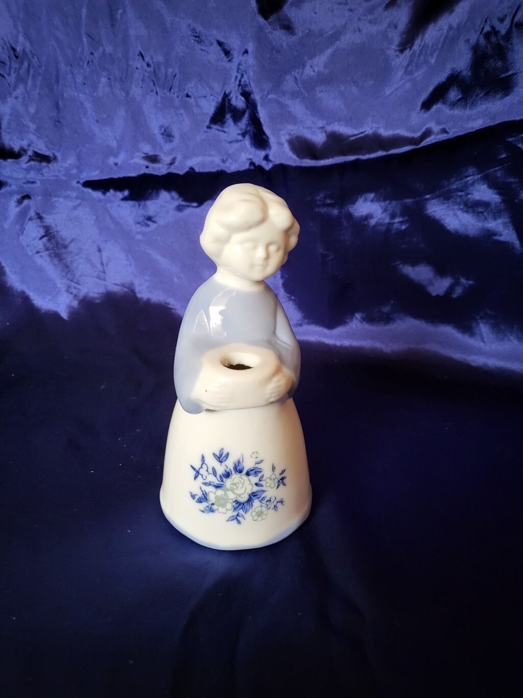 Svecnjak nov,vintaz porcelanski. Visina. 13,5cm