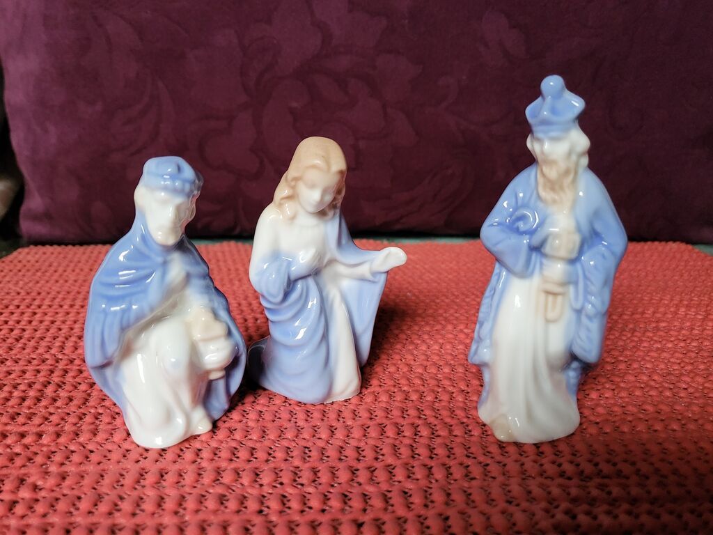 Porcelanske nove,vintaz figure. Porcelanske figurice komada 3 u