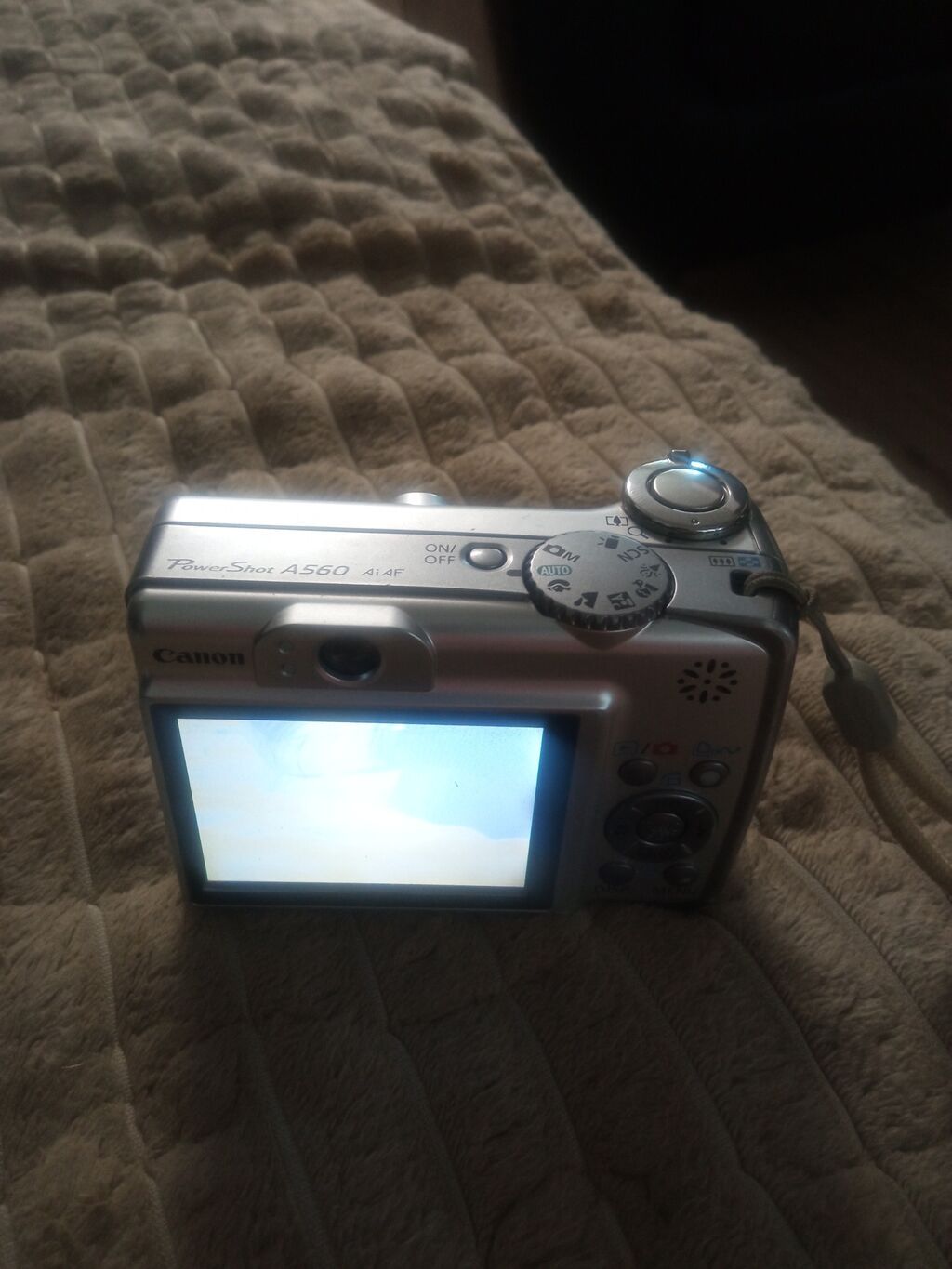 Canon PowerShot A560 digitalni fotoaparat - Senzor: 7.1 MP -