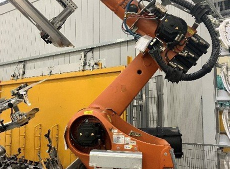 Robot KUKA KR 240 L180-2 2000 industrijski robot uključujući upravljački ormar 64689