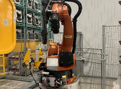 Robot KUKA KR 240 L180-2 2000 industrijski robot uključujući upravljački ormar 52330