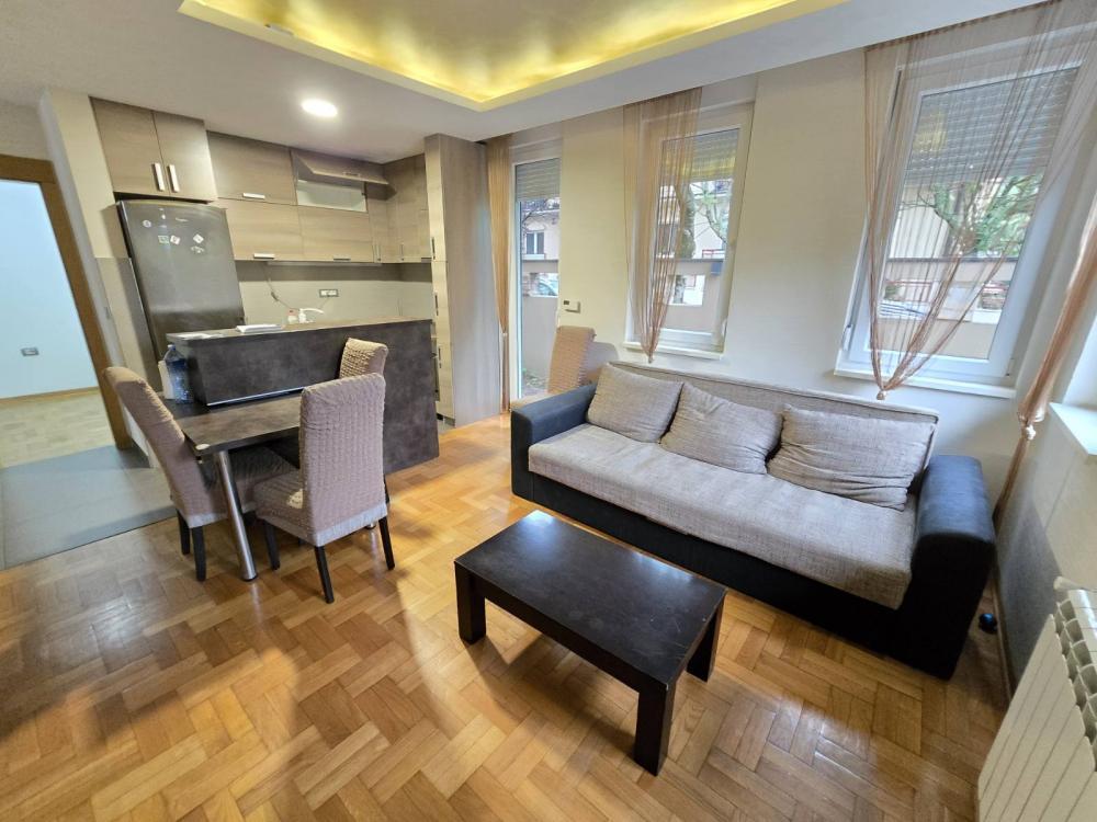 Voje Radića, Trosoban stan za izdavanje, 65m2, 550€