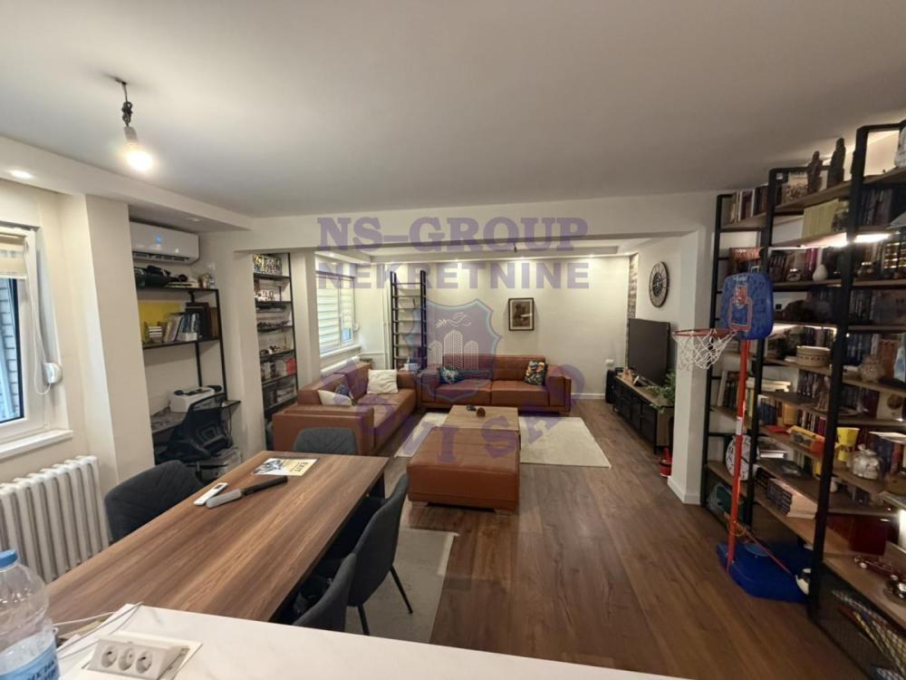 Trosoban stan na prodaju, 82m2, 266.000€