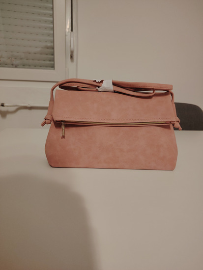 Nova puder roze torbica Pupa