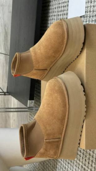 Ugg nove