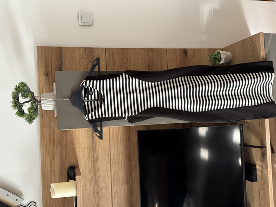 Elegantna crno-bela haljina – NOVA