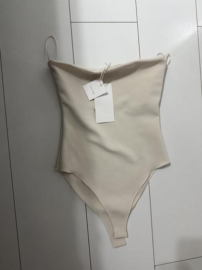 Zara bodi sa etiketom NOVO