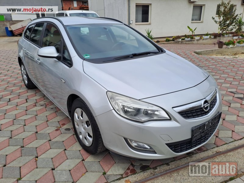 Opel Astra J