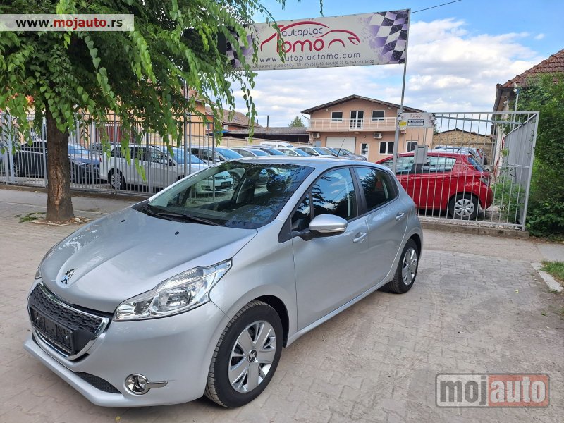 Peugeot 208 1.2 BENZ
