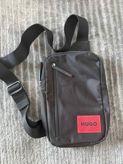 HUGO CRNA TORBICA***NOVO