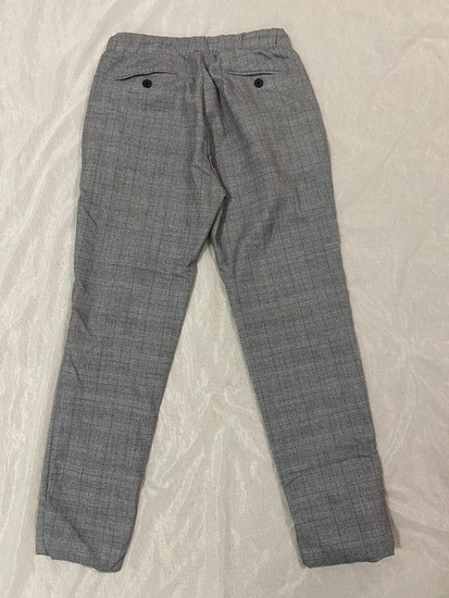 Distrikt muske pantalone XS velicina