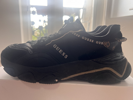 Guess patike 39 broj