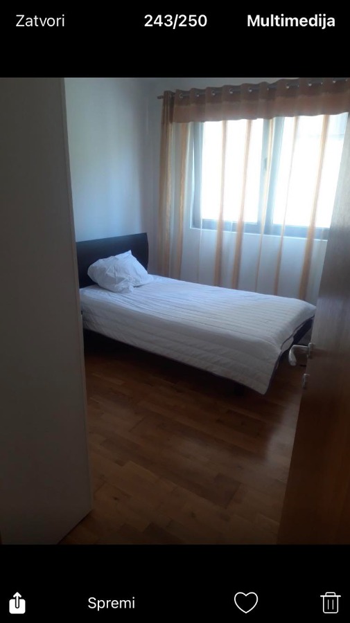 NOV STAN SA GARAŽOM - 3 MINUTA OD PLAŽE !