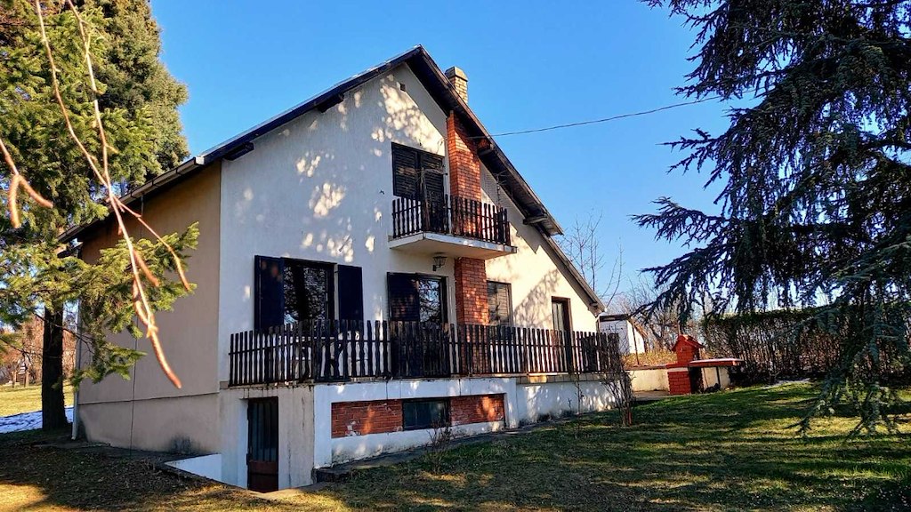 Na prodaju kuća u Stojniku, opština Sopot, na placu od 15 ari