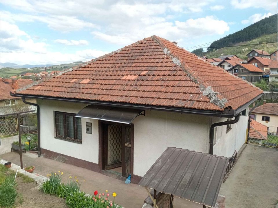 Prodaje se kuca i 200m² okucnice