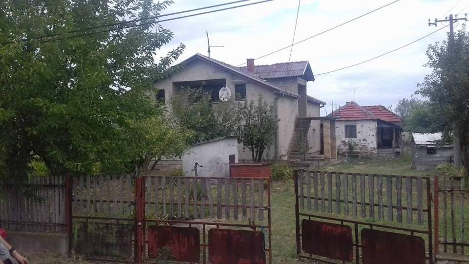 Prodajem kucu 240m2 I 30 ari plac