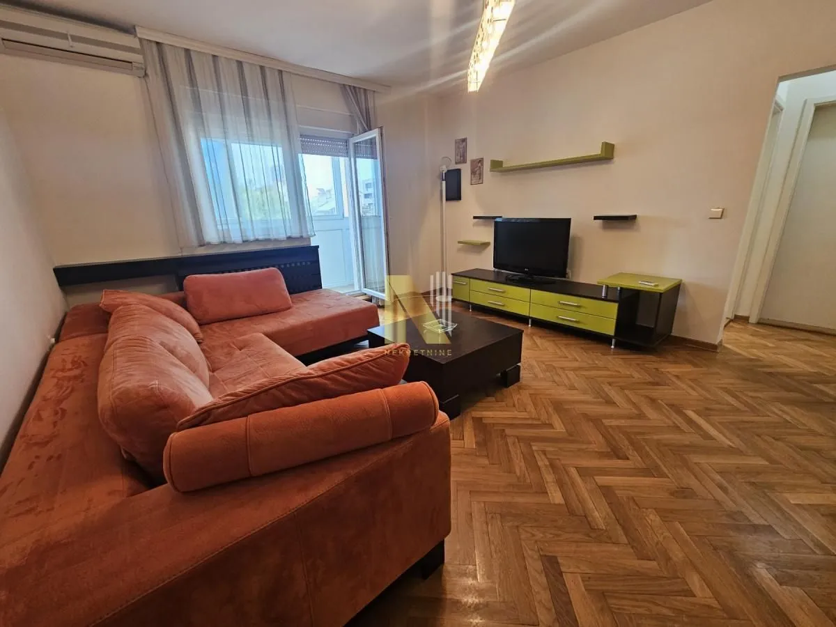 Izdavanje, dvosoban stan, 54m², Centar, Novi Sad