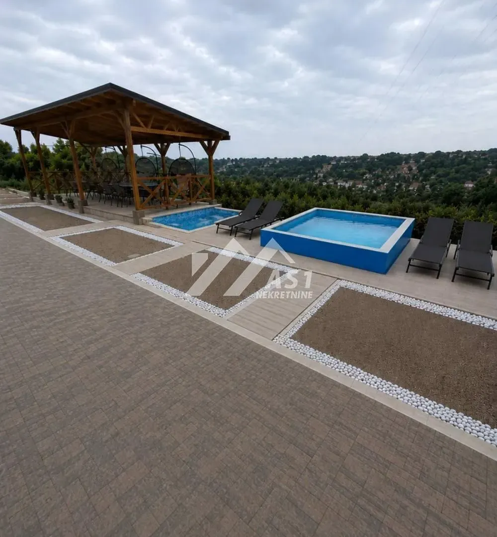 Izdavanje, poslovni prostor, 400m², Karagača, Petrovaradin