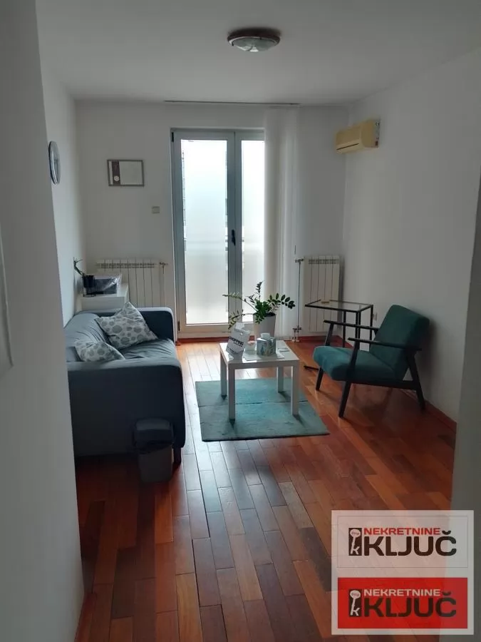 Jednosoban 28 m², Bulevar Oslobođenja, Novi Sad