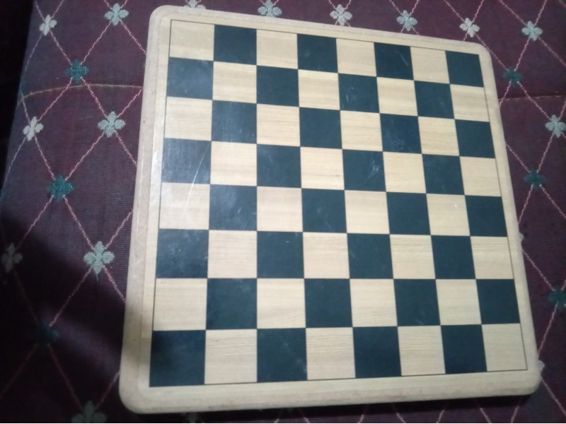 Drvena tabla za šah. ~RASPRODAJA~