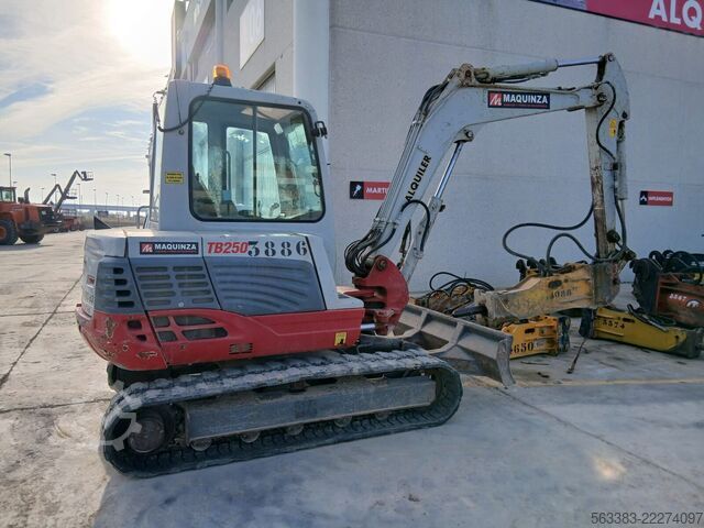 Mini bager
Takeuchi TB250