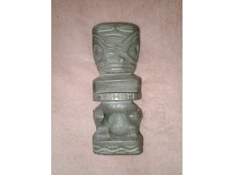 TAHITI Tiki figura od kamena (V: 17cm, Š: 6cm)