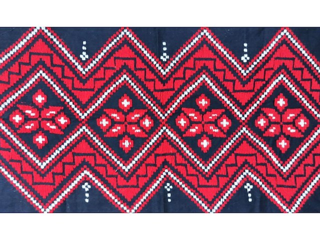 NOV Etno Vez 67x52 cm – Unikatan ručni rad za Vaš dom
