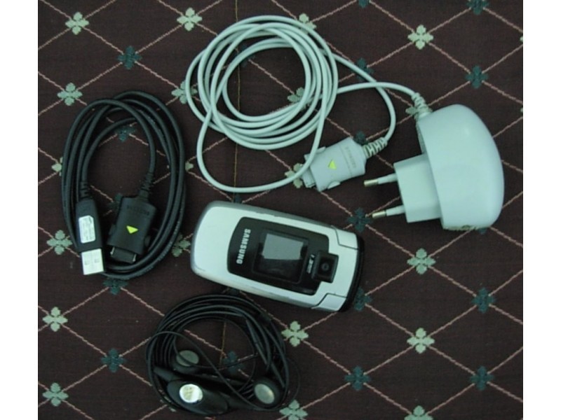 Mobilni telefon Samsung E 380 ~RASPRODAJA~