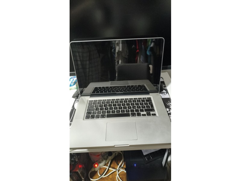 Macbook Pro za delove 2011