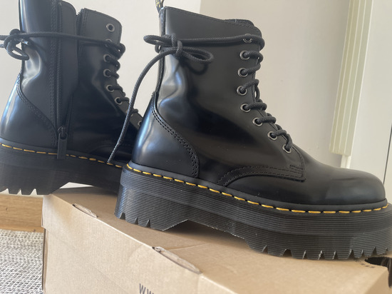 Martens orignal cizme 38 NOVE