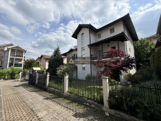 Poslovna Zgrada 400 m² – 6 Parking Mesta – VoŽdova