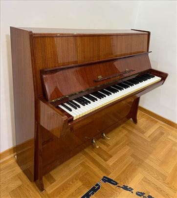 Petrof pianino