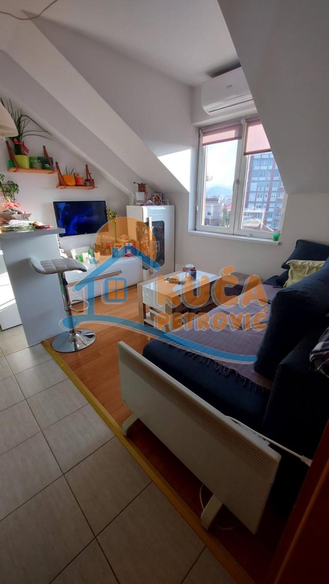 Izdaje se jednosoban stan na Panteleju, 28m2