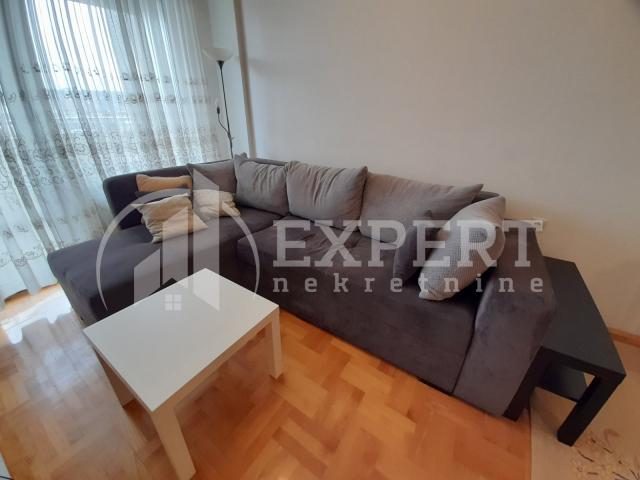 Izdaje se namešten jednoiposoban stan u strogom centru Ta grejanje, 42m2