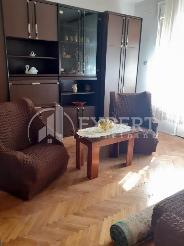 Izdaje se dvosoban stan kod Caira, 65m2