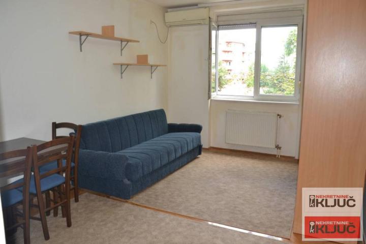 Garsonjera 26 m², Grbavica, Novi Sad, 2. sprat