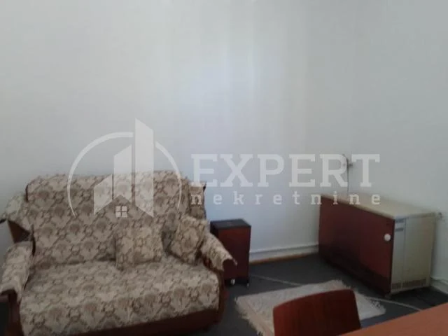 Izdaje se odlična kuća u strogom centru grada kao poslovni prostor, 100m2