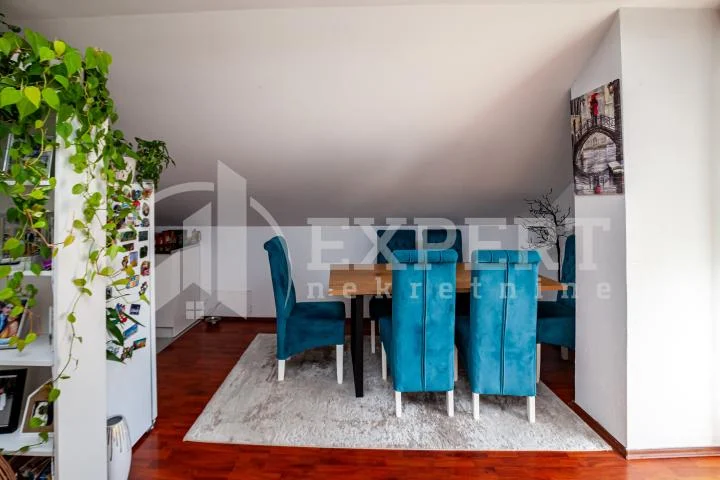 Na prodaju trosoban stan, uknjižene površine 73m2