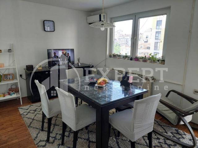 Na prodaju duplex stan u kuci kod doma zdravlja