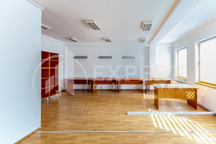Trosoban stan 78m2, centar, kod crkve Sv. Luka