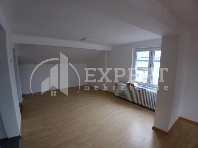 Odličan trosoban stan u kući. 93m2, 3. sprat- potkrovlje, Duvanište