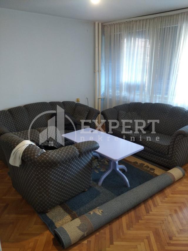 Na prodaju stan u centru Niša, 66m2