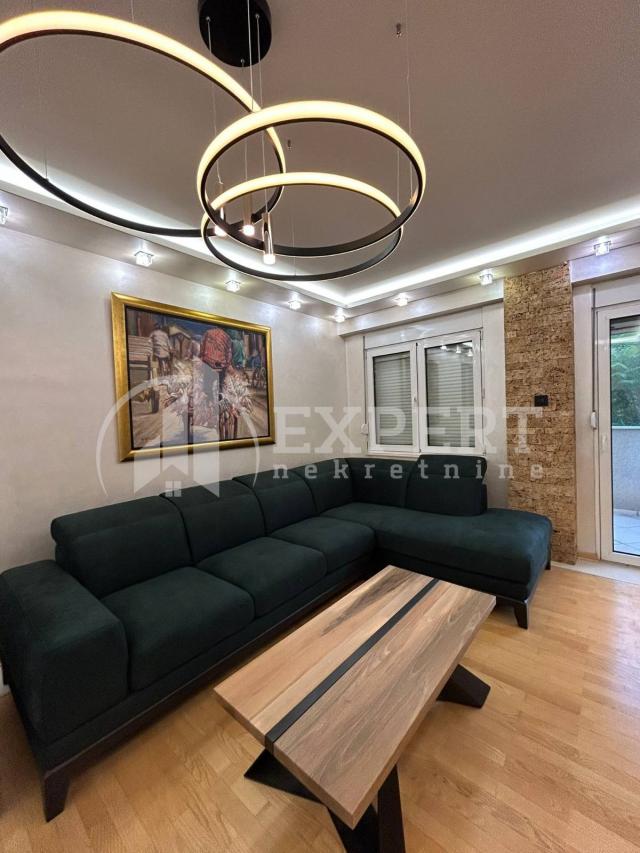 Dva spojena trosobna stana, na  drugom  spratu, lift, 155 m2, Palilula