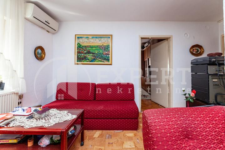 3.0. centar, stan u kući, 80m2