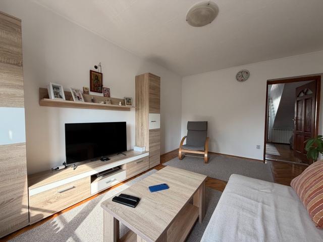 Prodaje se 3.0 renoviran stan, Blok 34, 68m2