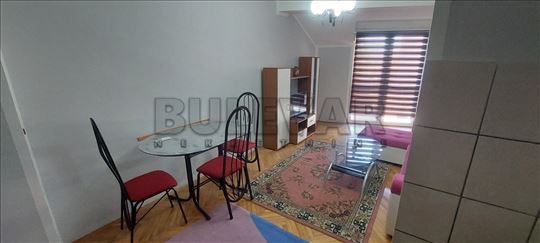 Izdaje se jednoiposoban stan u centru Niša, 49m2!